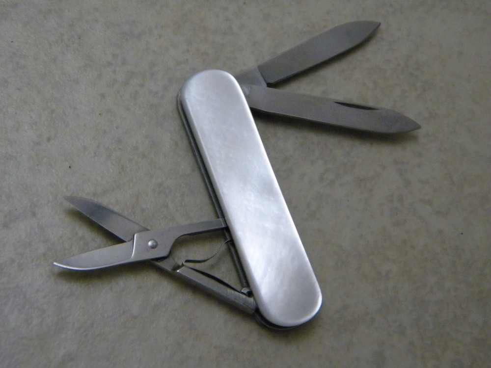 Victorinox Switzerland Pearl SD Classic Small Multi Tool Swiss Army Knife