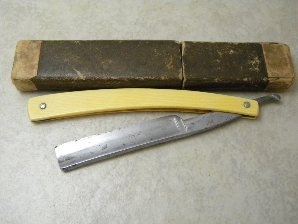Winchester Trademark 1920-1942 Etched Straight Razor Knife in Box