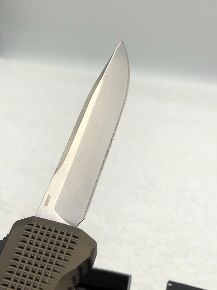 Benchmade 4600-1 Phaeton Double Action Out The front Automatic Knife ...