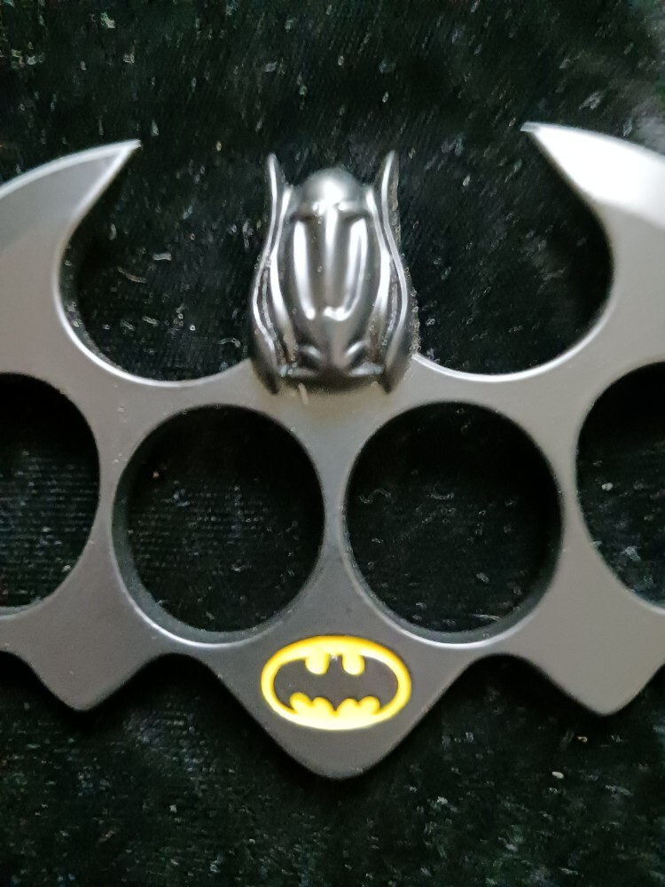 BATMAN KNUCKLE KNIFE