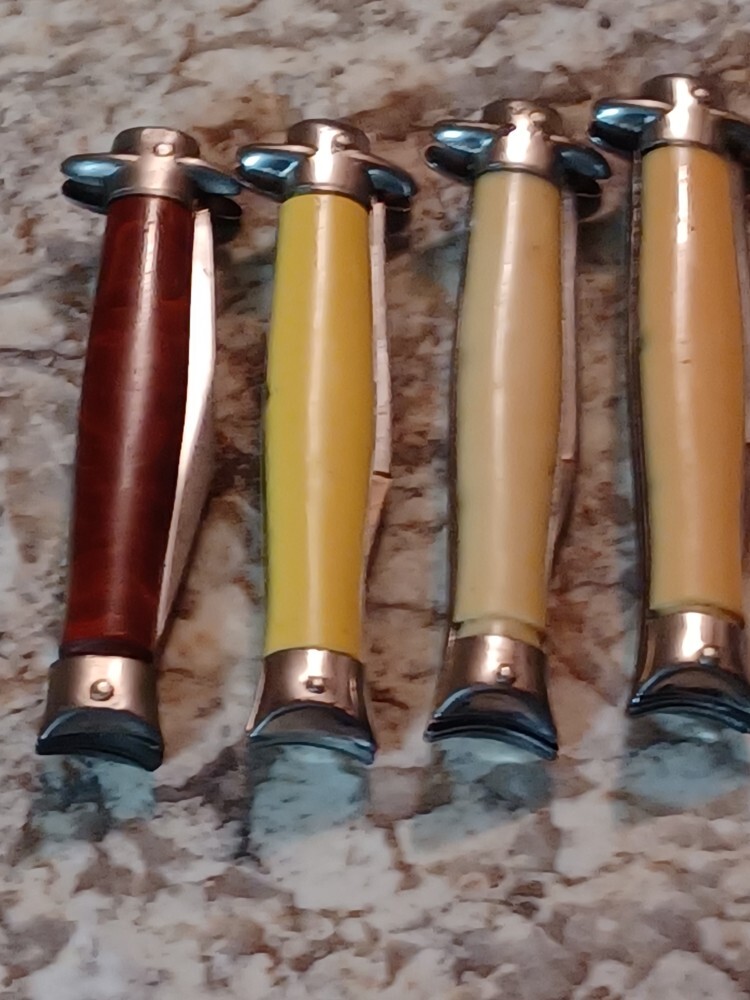 Group of four 8 fish tail shur snap. For Parts or repair.