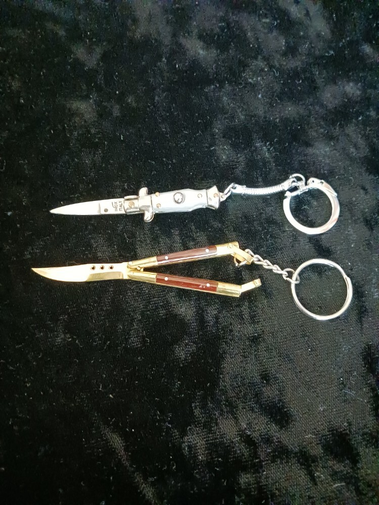 2 KEYCHAINS