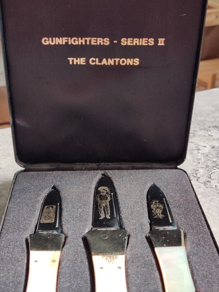 THE CLANTONS-GUNFIGHTERS