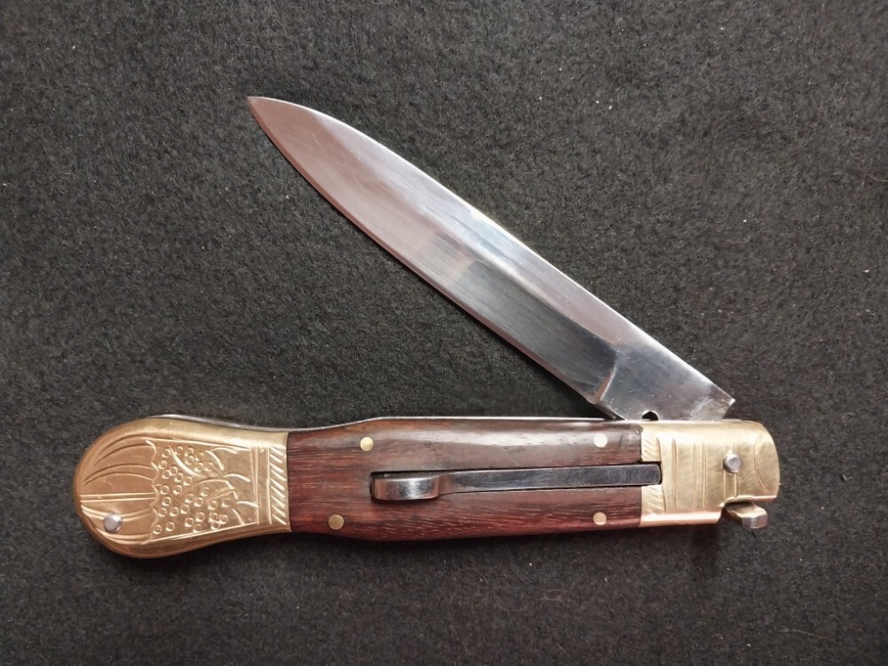 English Style Picklock Switchblade with Natural Rosewood Handles.