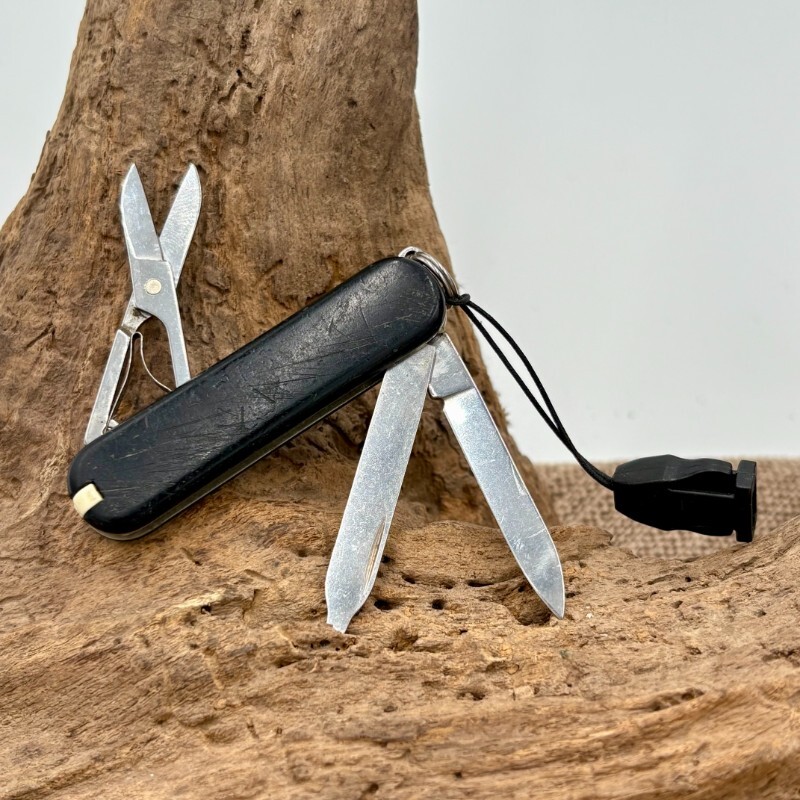 Victorinox CLASSIC SD Small Swiss Army Knife - Black - 58mm scissors (83)