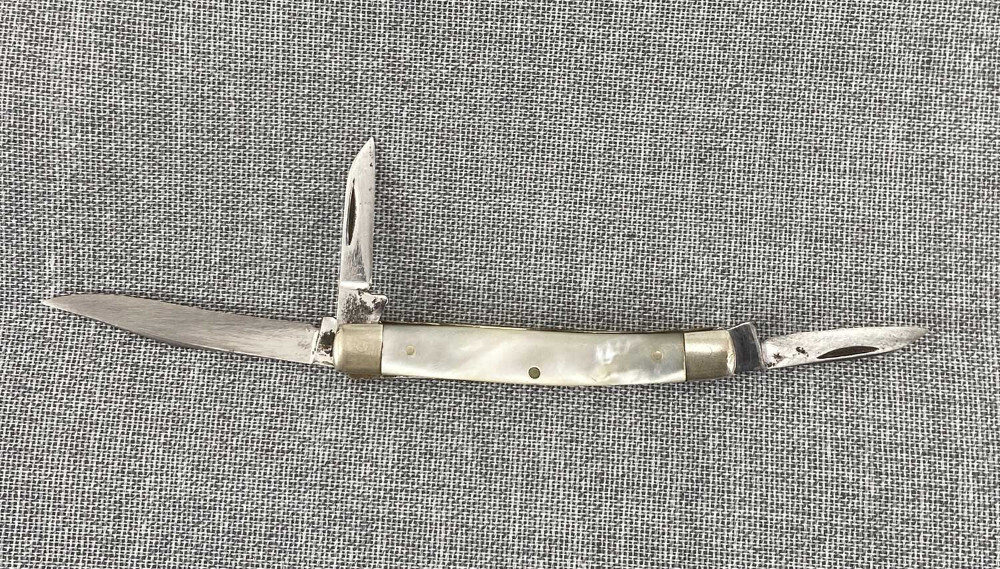 Queen Cutlery – Mini Stockman pattern #54 – Mother of Pearl – 1958-1960