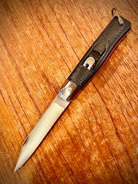 NIB - UNIQUELY DESIGNED - EDC AUTO