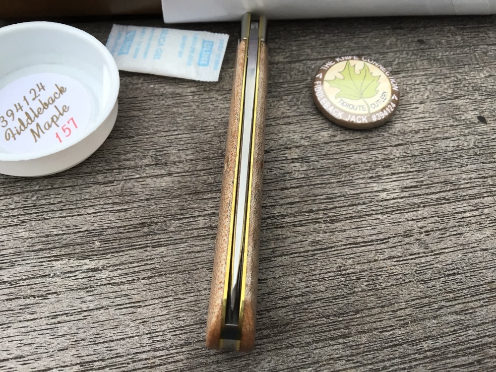 Great Eastern Cutlery 394124 Fiddleback Maple #157 Maple Leaf Shield