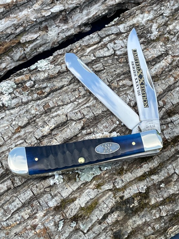 CASE XX ** 2025 OCEAN BLUE GATOR JIG BONE XXXVIII LIMITED EDITION TRAPPER