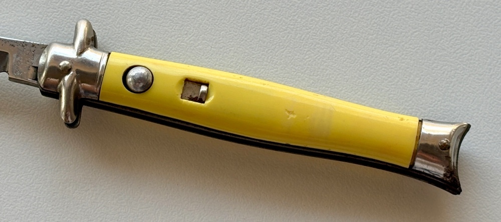 Colonial Shur-Snap Bow tie Fishtail Switchblade Knife, Yellow Scale