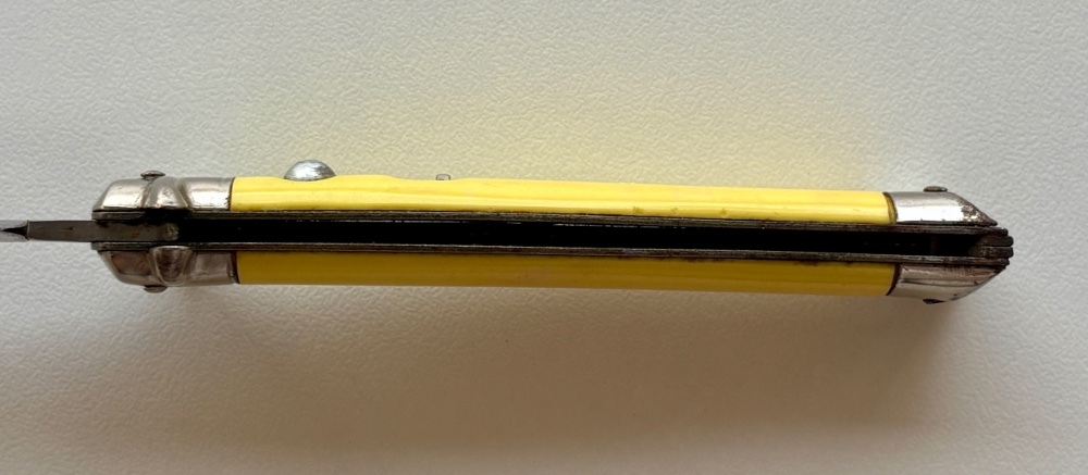 Colonial Shur-Snap Bow tie Fishtail Switchblade Knife, Yellow Scale