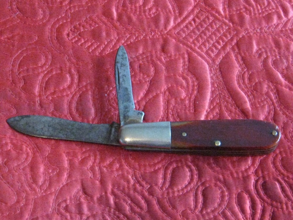 ROBESON 2 blade Barlow with red bone scales Pattern number 521168