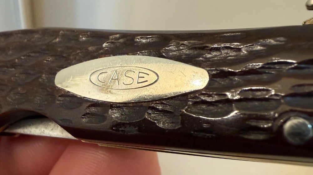 1975 Case XX Cheetah w/ Red/Brown Jigged Handles & Saber Ground Blade ...