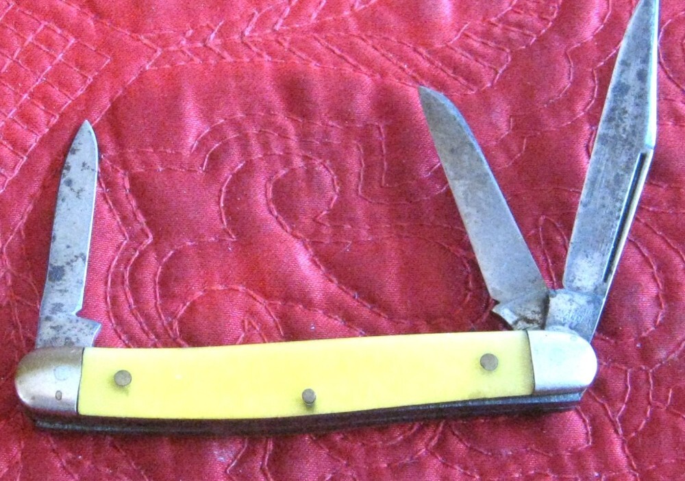 Tiny SCHRADE 3 blade stock knife w/yellow scales
