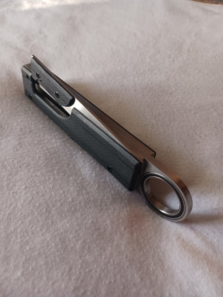 RINGED GRAVITY KNIFE